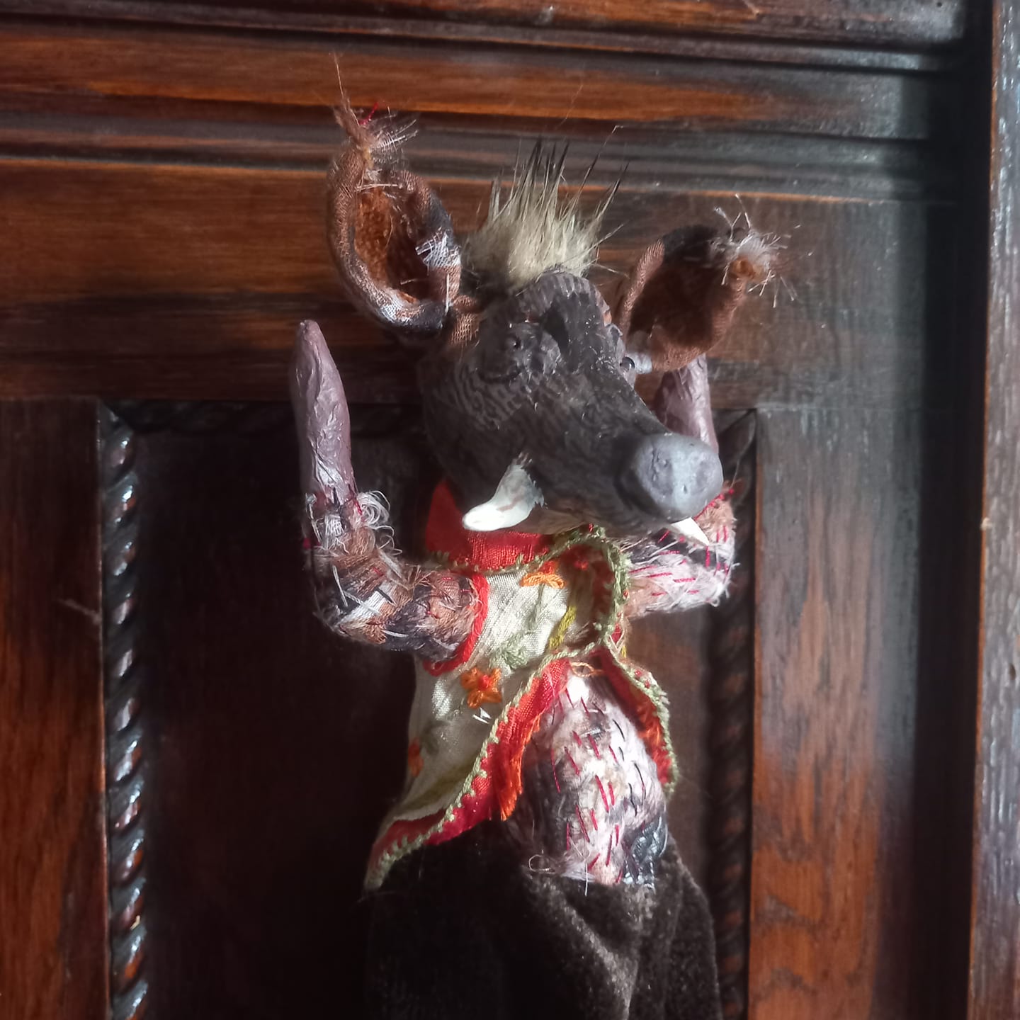 THE MOOTS - THEY LIVE! CUNNING FOLK SCULPTURE! – Adam LG Nevill